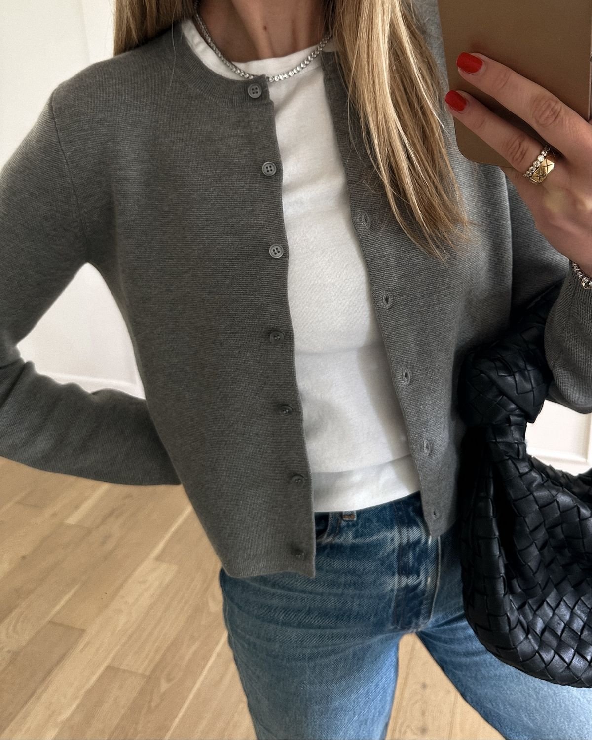 7 Ways to Style a Classic Cardigan from Monday to Sunday - DeluxElegance